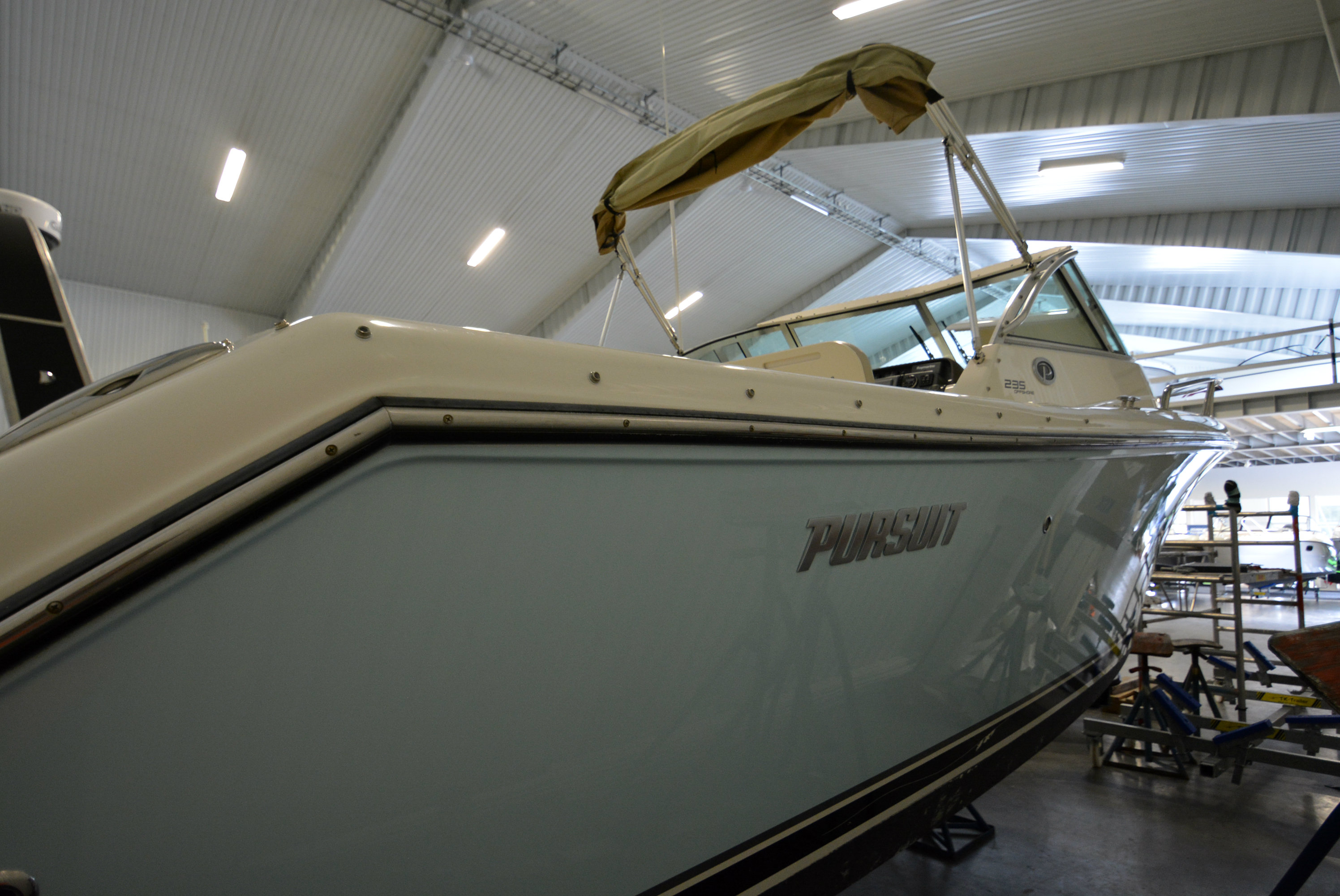 Pursuit OS 235 | Seacastle