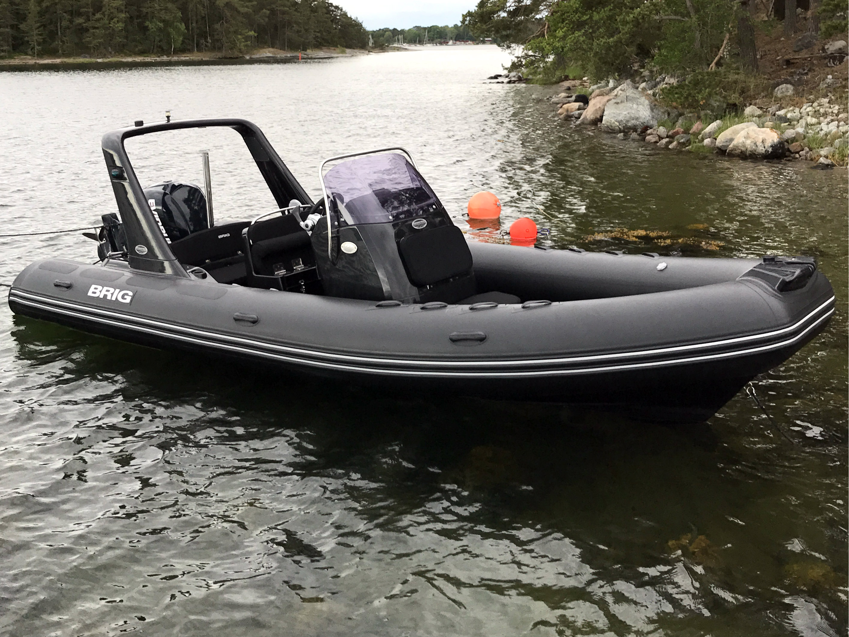 Brig 650 Eagle - Black edition | Seacastle