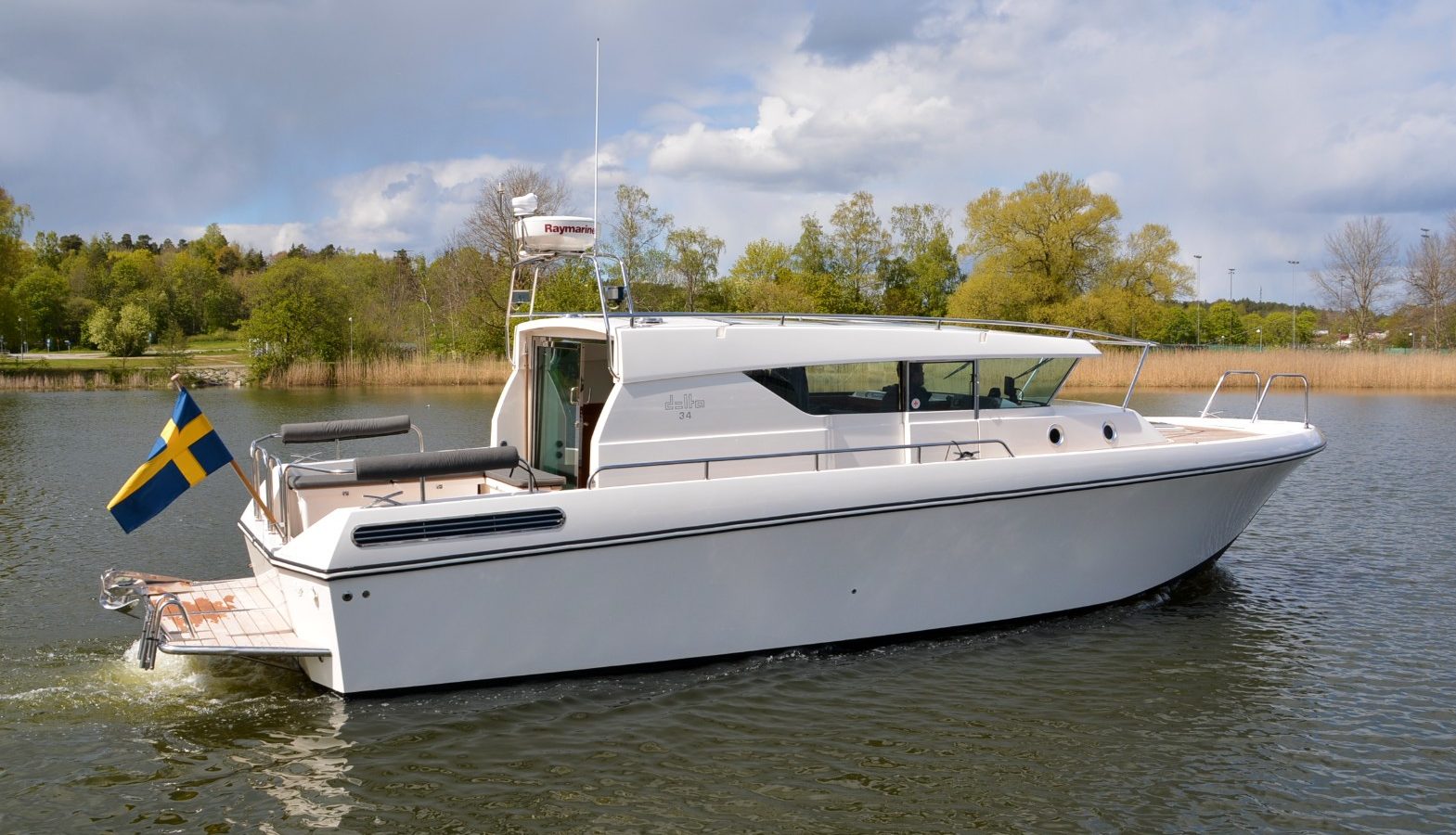Delta 34 SW | Side walk | Båtförmedling | Seacastle
