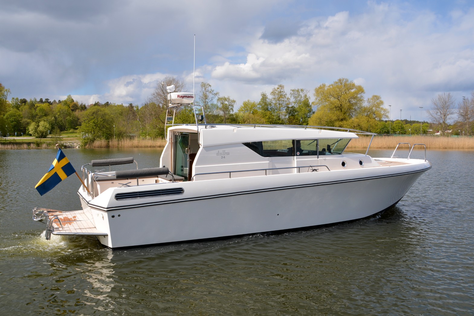 Delta 34 SW | Side walk | Båtförmedling | Seacastle