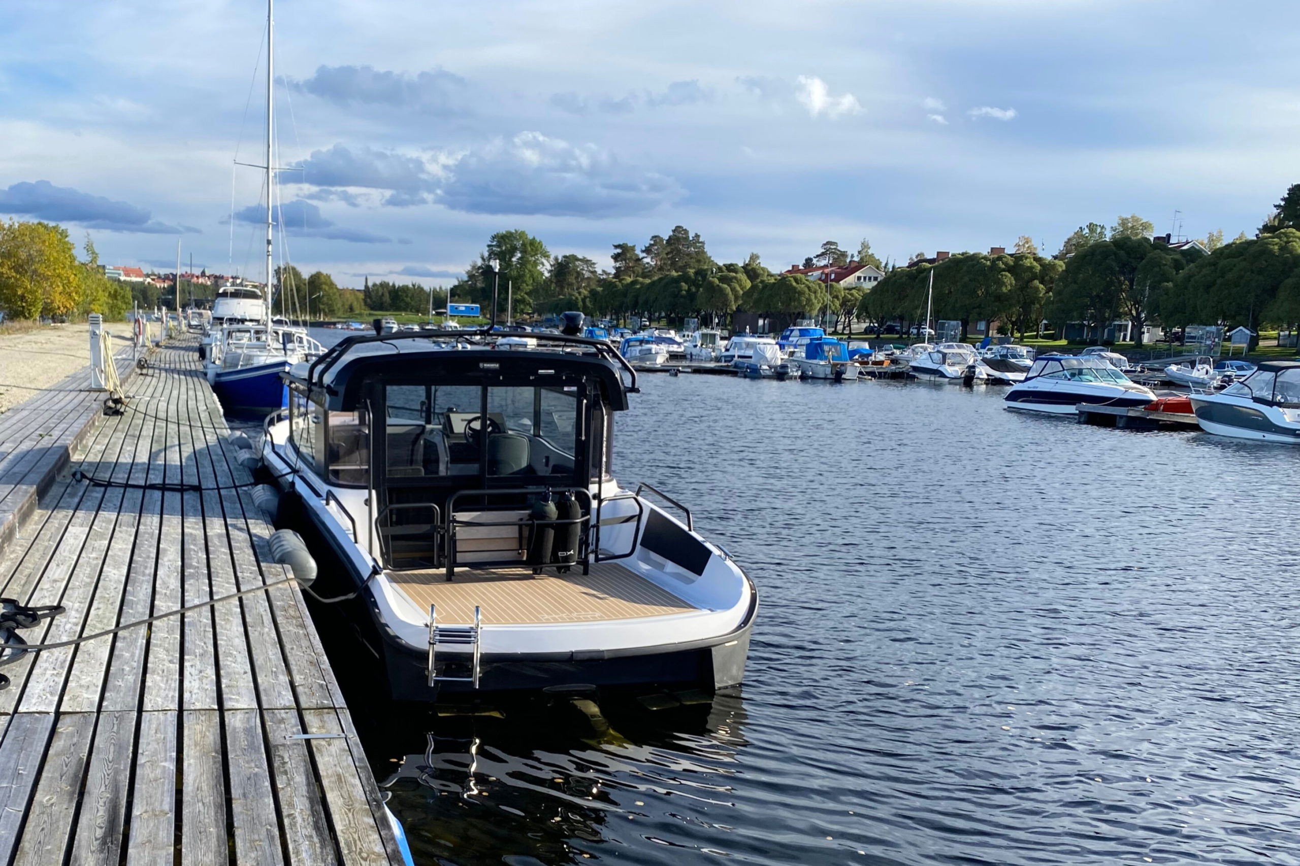 XO 270 Cabin | Seacastle